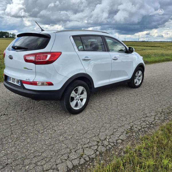 White Kia Sportage 2011 in Radviliskis, with an engine capacity of 1.69 L and mileage of 238 thousand km for 6500 €, photo 6 on AUTOMOTO.COM.LV