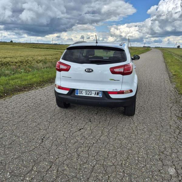 White Kia Sportage 2011 in Radviliskis, with an engine capacity of 1.69 L and mileage of 238 thousand km for 6500 €, photo 7 on AUTOMOTO.COM.LV