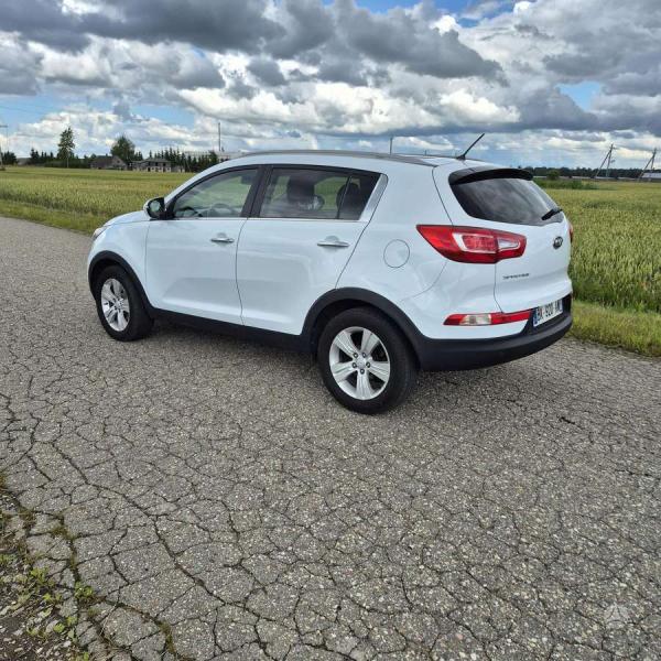 White Kia Sportage 2011 in Radviliskis, with an engine capacity of 1.69 L and mileage of 238 thousand km for 6500 €, photo 9 on AUTOMOTO.COM.LV