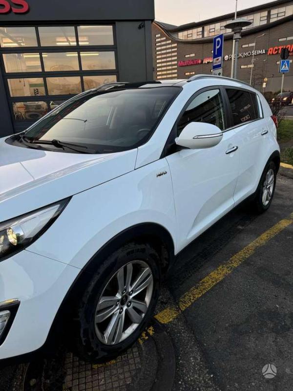 Kia Sportage 2011 Viļņa vietnē Balts Kia Sportage 2011 Viļņa, ar dzinēja tilpumu 2.00 L un nobraukumu 301 tūkst. km par 4900 €, foto 4 vietnē AUTOMOTO.COM.LV