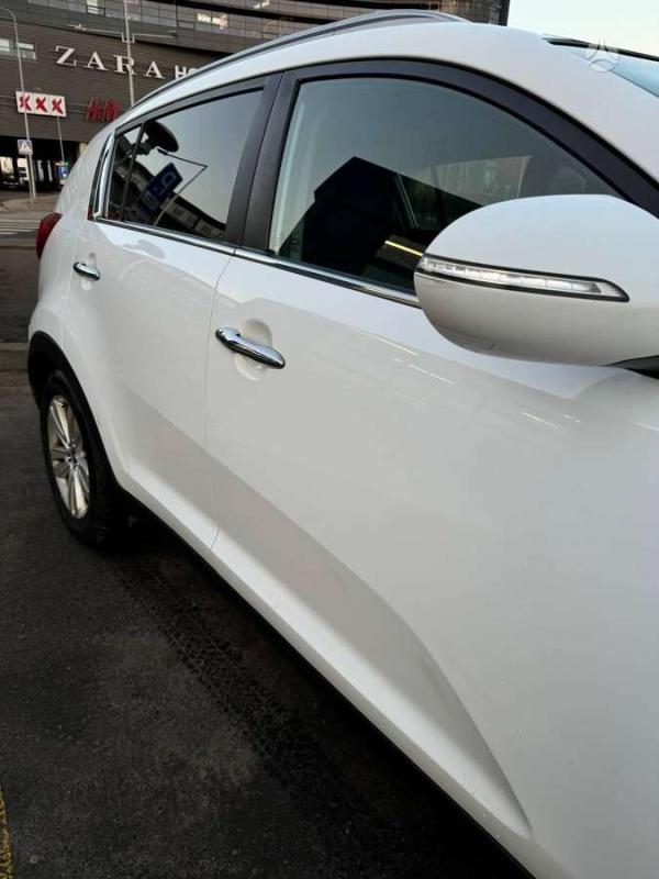 Kia Sportage 2011 Viļņa vietnē Balts Kia Sportage 2011 Viļņa, ar dzinēja tilpumu 2.00 L un nobraukumu 301 tūkst. km par 4900 €, foto 5 vietnē AUTOMOTO.COM.LV