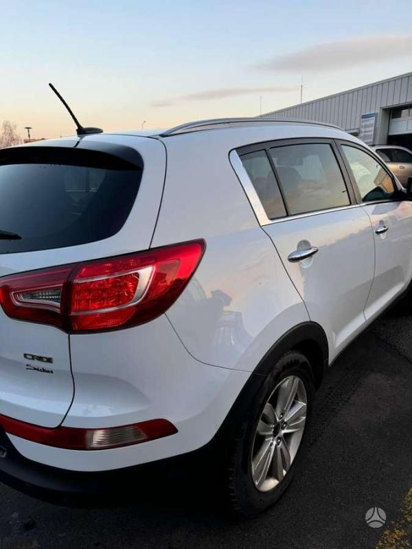 Kia Sportage 2011 Viļņa vietnē Balts Kia Sportage 2011 Viļņa, ar dzinēja tilpumu 2.00 L un nobraukumu 301 tūkst. km par 4900 €, foto 6 vietnē AUTOMOTO.COM.LV