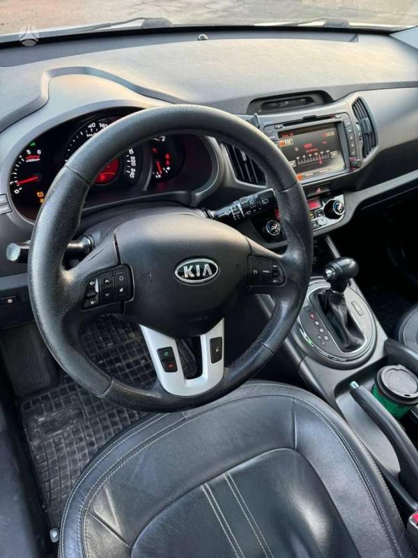 Kia Sportage 2011 Viļņa vietnē Balts Kia Sportage 2011 Viļņa, ar dzinēja tilpumu 2.00 L un nobraukumu 301 tūkst. km par 4900 €, foto 8 vietnē AUTOMOTO.COM.LV
