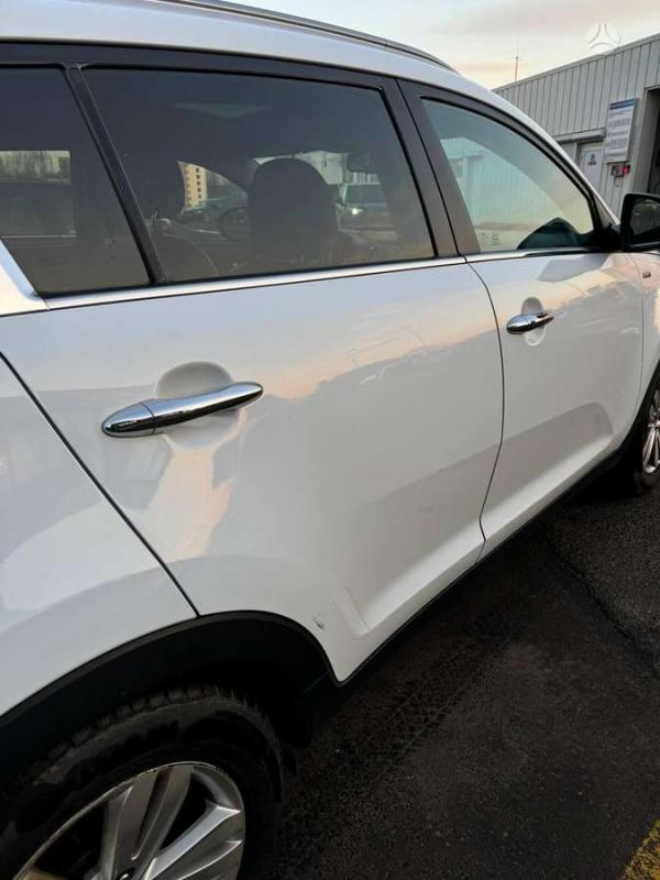 Kia Sportage 2011 Viļņa vietnē Balts Kia Sportage 2011 Viļņa, ar dzinēja tilpumu 2.00 L un nobraukumu 301 tūkst. km par 4900 €, foto 9 vietnē AUTOMOTO.COM.LV