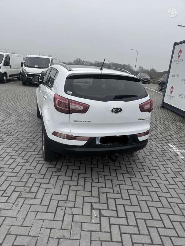 Белый Киа Sportage 2012 в Таураге, объемом двигателя 1.69 л и пробегом 250 тыс. км за 4999 €, фото 3 на AUTOMOTO.COM.LV