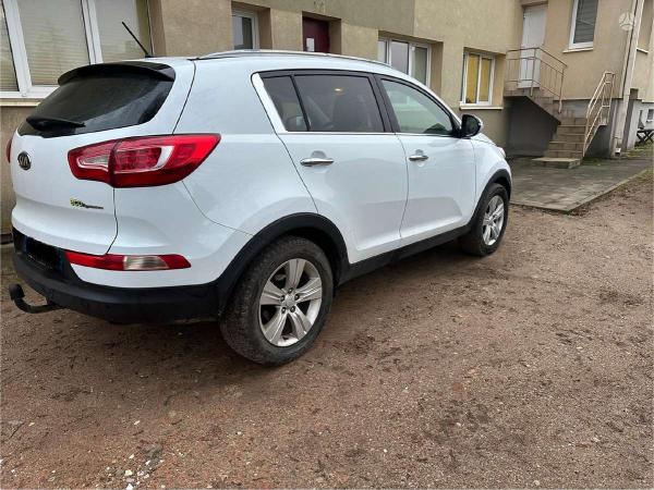 Белый Киа Sportage 2012 в Таураге, объемом двигателя 1.69 л и пробегом 250 тыс. км за 4999 €, фото 8 на AUTOMOTO.COM.LV