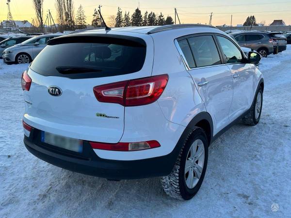 White Kia Sportage 2012 in Taurage, with an engine capacity of 1.69 L and mileage of 226 thousand km for 5500 €, photo 3 on AUTOMOTO.COM.LV