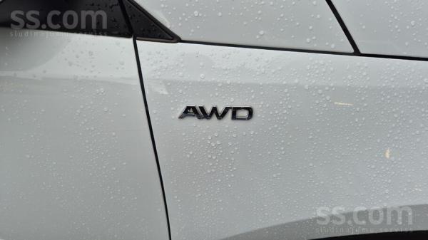 White Kia Sportage 2012 in Valmiera, with an engine capacity of 2.00 L and mileage of 217 thousand km for 7000 €, photo 3 on AUTOMOTO.COM.LV