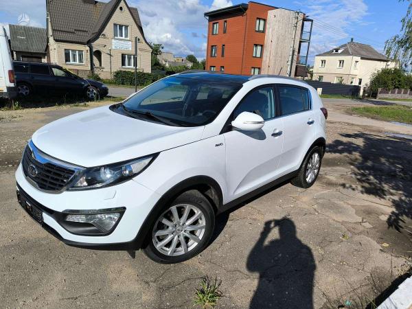 White Kia Sportage 2012 in Kaunas, with an engine capacity of 2.00 L and mileage of 221 thousand km for 7200 €, photo 3 on AUTOMOTO.COM.LV