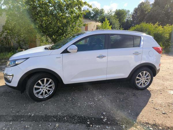 White Kia Sportage 2012 in Kaunas, with an engine capacity of 2.00 L and mileage of 221 thousand km for 7200 €, photo 4 on AUTOMOTO.COM.LV