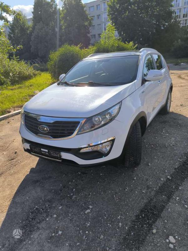 White Kia Sportage 2012 in Kaunas, with an engine capacity of 2.00 L and mileage of 221 thousand km for 7200 €, photo 5 on AUTOMOTO.COM.LV
