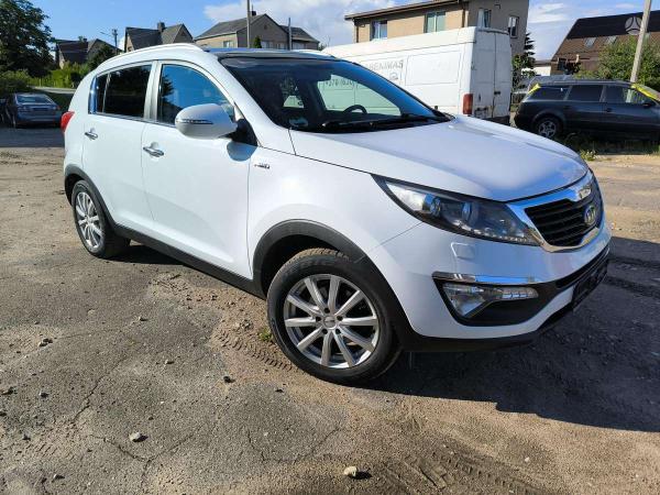 White Kia Sportage 2012 in Kaunas, with an engine capacity of 2.00 L and mileage of 221 thousand km for 7200 €, photo 7 on AUTOMOTO.COM.LV