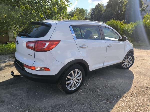 White Kia Sportage 2012 in Kaunas, with an engine capacity of 2.00 L and mileage of 221 thousand km for 7200 €, photo 9 on AUTOMOTO.COM.LV