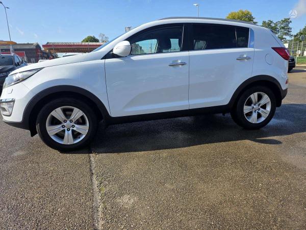Kia Sportage 2012 Marijampole vietnē Balts Kia Sportage 2012 Marijampole, ar dzinēja tilpumu 1.59 L un nobraukumu 194 tūkst. km par 5900 €, foto 3 vietnē AUTOMOTO.COM.LV