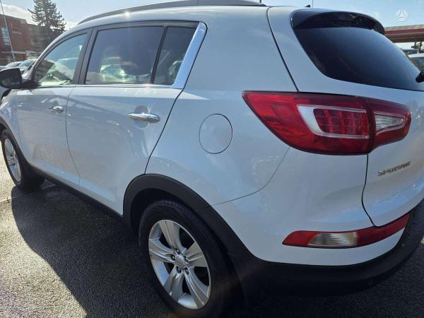 Kia Sportage 2012 Marijampole vietnē Balts Kia Sportage 2012 Marijampole, ar dzinēja tilpumu 1.59 L un nobraukumu 194 tūkst. km par 5900 €, foto 4 vietnē AUTOMOTO.COM.LV