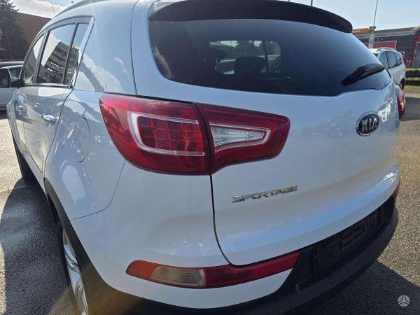 Kia Sportage 2012 Marijampole vietnē Balts Kia Sportage 2012 Marijampole, ar dzinēja tilpumu 1.59 L un nobraukumu 194 tūkst. km par 5900 €, foto 5 vietnē AUTOMOTO.COM.LV