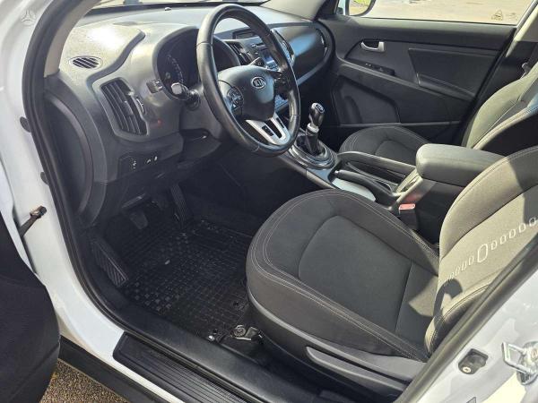 Kia Sportage 2012 Marijampole vietnē Balts Kia Sportage 2012 Marijampole, ar dzinēja tilpumu 1.59 L un nobraukumu 194 tūkst. km par 5900 €, foto 9 vietnē AUTOMOTO.COM.LV
