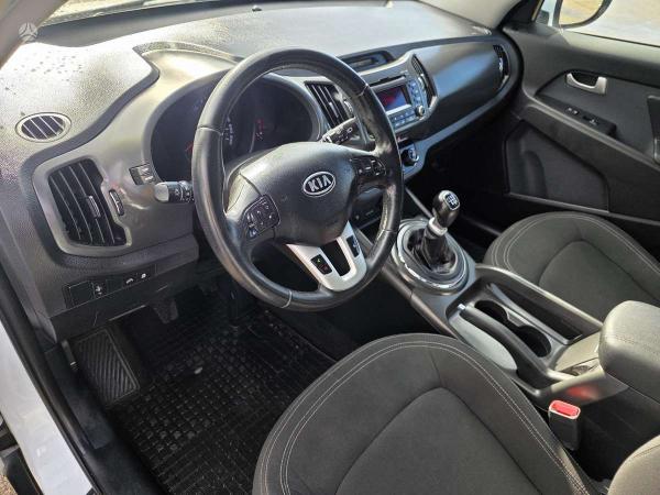 Kia Sportage 2012 Marijampole vietnē Balts Kia Sportage 2012 Marijampole, ar dzinēja tilpumu 1.59 L un nobraukumu 194 tūkst. km par 5900 €, foto 10 vietnē AUTOMOTO.COM.LV