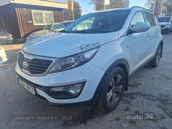 White Kia Sportage 2012 in Tallinn, with an engine capacity of 1.70 L and mileage of 0 thousand km for 3400 €, photo 1 on AUTOMOTO.COM.LV
