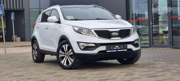 White Kia Sportage 2013 in Siauliai, with an engine capacity of 2.00 L and mileage of 201 thousand km for 7900 €, photo 1 on AUTOMOTO.COM.LV