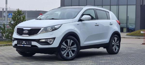 White Kia Sportage 2013 in Siauliai, with an engine capacity of 2.00 L and mileage of 201 thousand km for 7900 €, photo 2 on AUTOMOTO.COM.LV