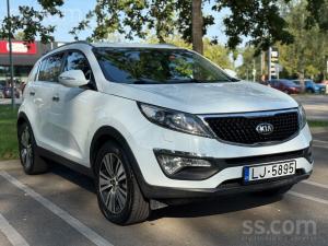 White Kia Sportage 2013 in Riga, with an engine capacity of 1.70 L and mileage of 196 thousand km for 6500 €, photo  on AUTOMOTO.COM.LV