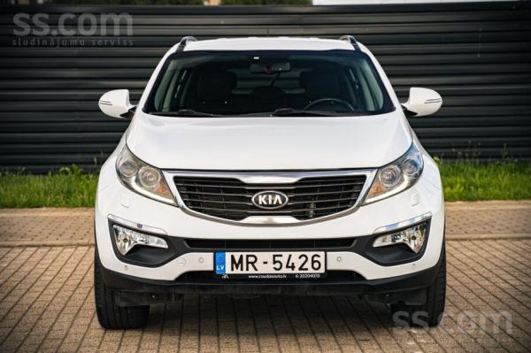 Белый Киа Sportage 2013 в Рига, объемом двигателя 2.00 л и пробегом 0 тыс. км за 5990 €, фото 2 на AUTOMOTO.COM.LV