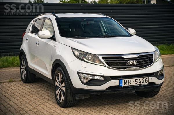 Белый Киа Sportage 2013 в Рига, объемом двигателя 2.00 л и пробегом 0 тыс. км за 5990 €, фото 3 на AUTOMOTO.COM.LV