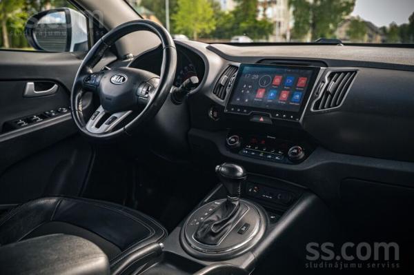 Белый Киа Sportage 2013 в Рига, объемом двигателя 2.00 л и пробегом 0 тыс. км за 5990 €, фото 7 на AUTOMOTO.COM.LV