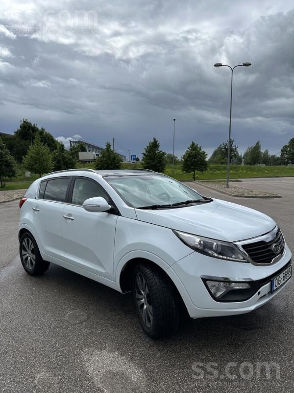 Balts Kia Sportage 2013 Daugavpils, ar dzinēja tilpumu 1.70 L un nobraukumu 107 tūkst. km par 9200 €, foto 2 vietnē AUTOMOTO.COM.LV