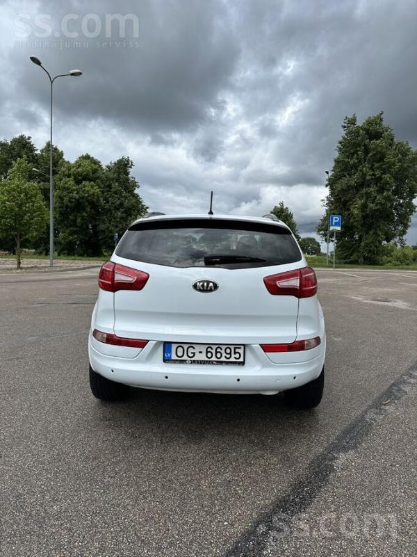 Balts Kia Sportage 2013 Daugavpils, ar dzinēja tilpumu 1.70 L un nobraukumu 107 tūkst. km par 9200 €, foto 3 vietnē AUTOMOTO.COM.LV