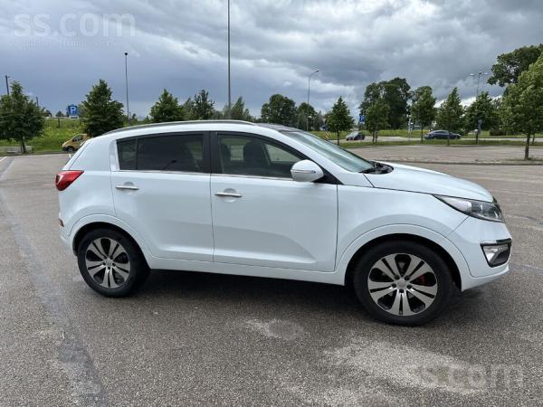 Balts Kia Sportage 2013 Daugavpils, ar dzinēja tilpumu 1.70 L un nobraukumu 107 tūkst. km par 9200 €, foto 4 vietnē AUTOMOTO.COM.LV