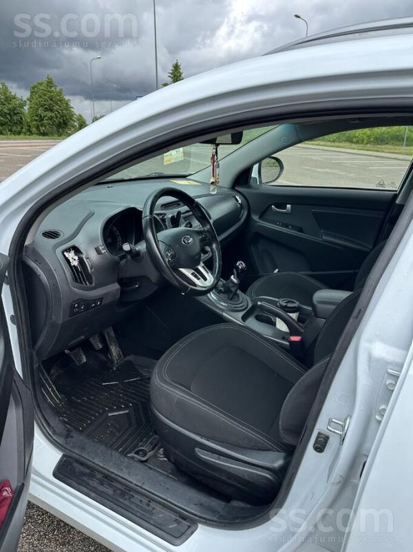 Balts Kia Sportage 2013 Daugavpils, ar dzinēja tilpumu 1.70 L un nobraukumu 107 tūkst. km par 9200 €, foto 5 vietnē AUTOMOTO.COM.LV