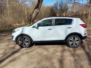 Белый Киа Sportage 2013 в Лиепая, объемом двигателя 2.00 л и пробегом 330 тыс. км за 6000 €, фото  на AUTOMOTO.COM.LV