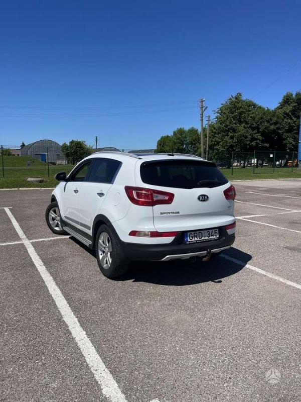 Белый Киа Sportage 2013 в Клайпеда, объемом двигателя 1.69 л и пробегом 305 тыс. км за 6450 €, фото 6 на AUTOMOTO.COM.LV