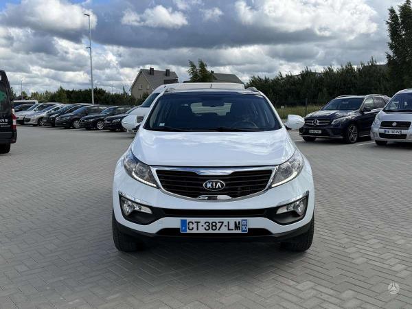 White Kia Sportage 2013 in Taurage, with an engine capacity of 1.69 L and mileage of 233 thousand km for 6400 €, photo 2 on AUTOMOTO.COM.LV