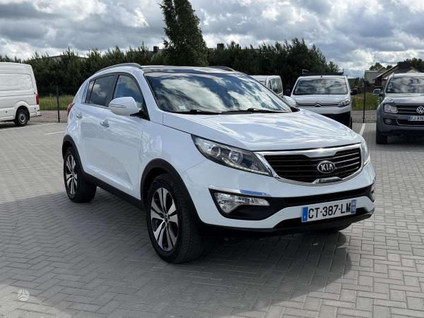 White Kia Sportage 2013 in Taurage, with an engine capacity of 1.69 L and mileage of 233 thousand km for 6400 €, photo 3 on AUTOMOTO.COM.LV