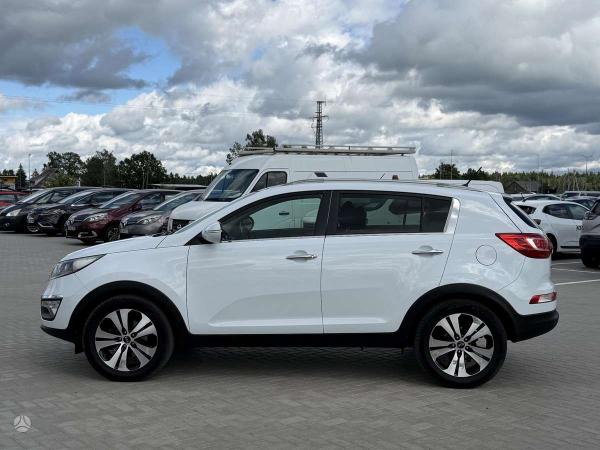 White Kia Sportage 2013 in Taurage, with an engine capacity of 1.69 L and mileage of 233 thousand km for 6400 €, photo 9 on AUTOMOTO.COM.LV
