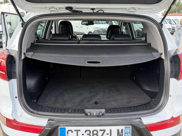 White Kia Sportage 2013 in Taurage, with an engine capacity of 1.69 L and mileage of 233 thousand km for 6400 €, photo 10 on AUTOMOTO.COM.LV