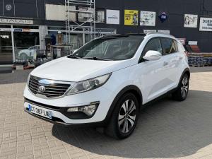 White Kia Sportage 2013 in Taurage, with an engine capacity of 1.69 L and mileage of 233 thousand km for 5999 €, photo  on AUTOMOTO.COM.LV
