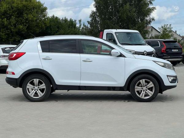 White Kia Sportage 2013 in Taurage, with an engine capacity of 1.69 L and mileage of 273 thousand km for 5600 €, photo 2 on AUTOMOTO.COM.LV