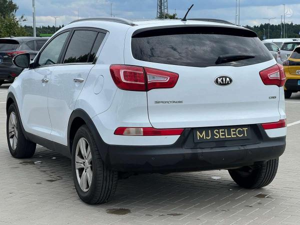 White Kia Sportage 2013 in Taurage, with an engine capacity of 1.69 L and mileage of 273 thousand km for 5600 €, photo 5 on AUTOMOTO.COM.LV