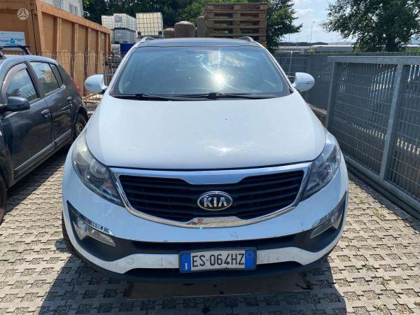 White Kia Sportage 2013 in Panevezys, with an engine capacity of 1.69 L and mileage of 147 thousand km for 3100 €, photo 3 on AUTOMOTO.COM.LV