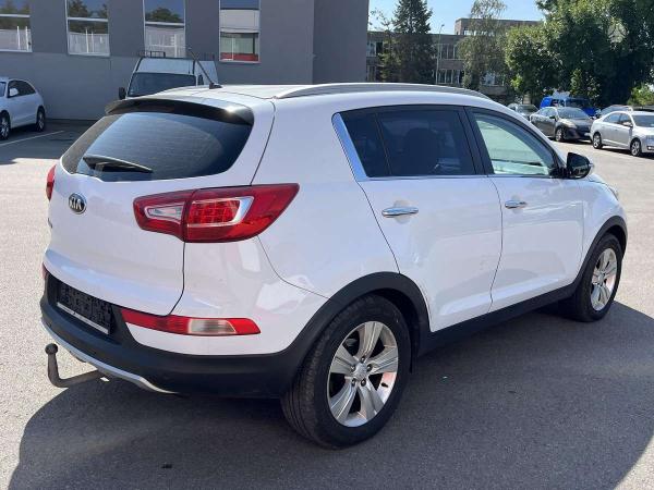 Белый Киа Sportage 2013 в Паневежис, объемом двигателя 1.59 л и пробегом 244 тыс. км за 4900 €, фото 4 на AUTOMOTO.COM.LV