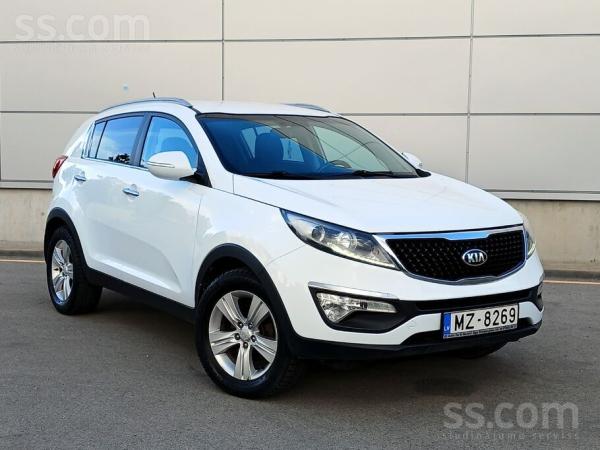 White Kia Sportage 2013 in Ogre, with an engine capacity of 1.70 L and mileage of 320 thousand km for 6200 €, photo 1 on AUTOMOTO.COM.LV