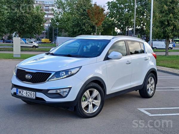 White Kia Sportage 2013 in Ogre, with an engine capacity of 1.70 L and mileage of 320 thousand km for 6200 €, photo 5 on AUTOMOTO.COM.LV