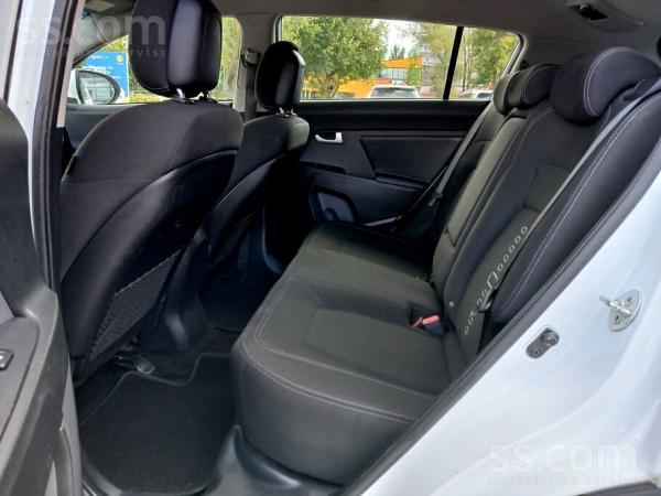 White Kia Sportage 2013 in Ogre, with an engine capacity of 1.70 L and mileage of 320 thousand km for 6200 €, photo 8 on AUTOMOTO.COM.LV