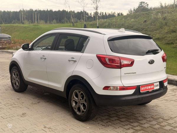 White Kia Sportage 2013 in Vilnius, with an engine capacity of 1.69 L and mileage of 144 thousand km for 8250 €, photo 10 on AUTOMOTO.COM.LV