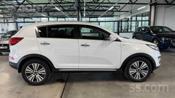 Balts Kia Sportage 2014 Rīga, ar dzinēja tilpumu 2.00 L un nobraukumu 148 tūkst. km par 8900 €, foto 5 vietnē AUTOMOTO.COM.LV