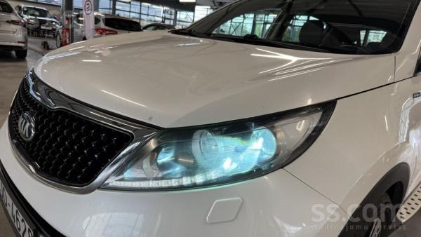 Balts Kia Sportage 2014 Rīga, ar dzinēja tilpumu 2.00 L un nobraukumu 148 tūkst. km par 8900 €, foto 8 vietnē AUTOMOTO.COM.LV